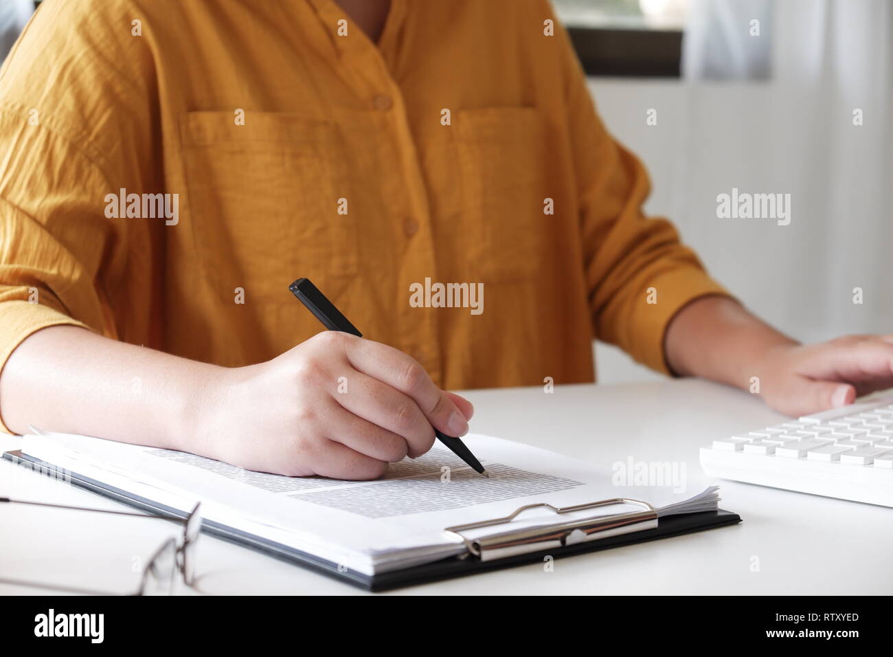 Female office desk paperwork hi-res stock photography and images - Alamy
