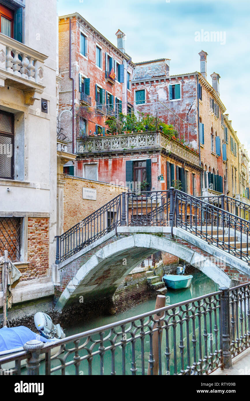 Venice building foundations hi-res stock photography and images - Alamy