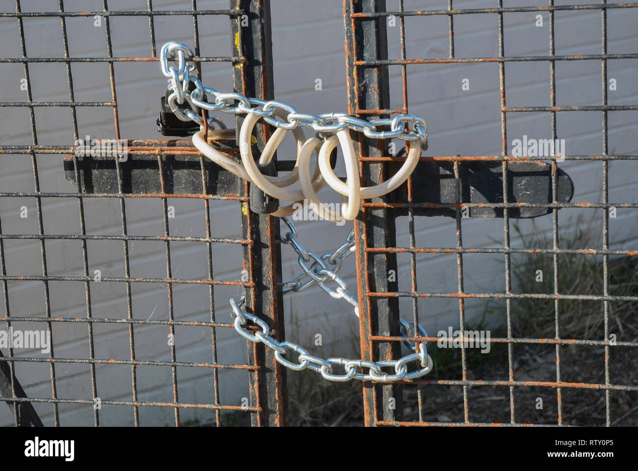 Chained gate hi-res stock photography and images - Alamy