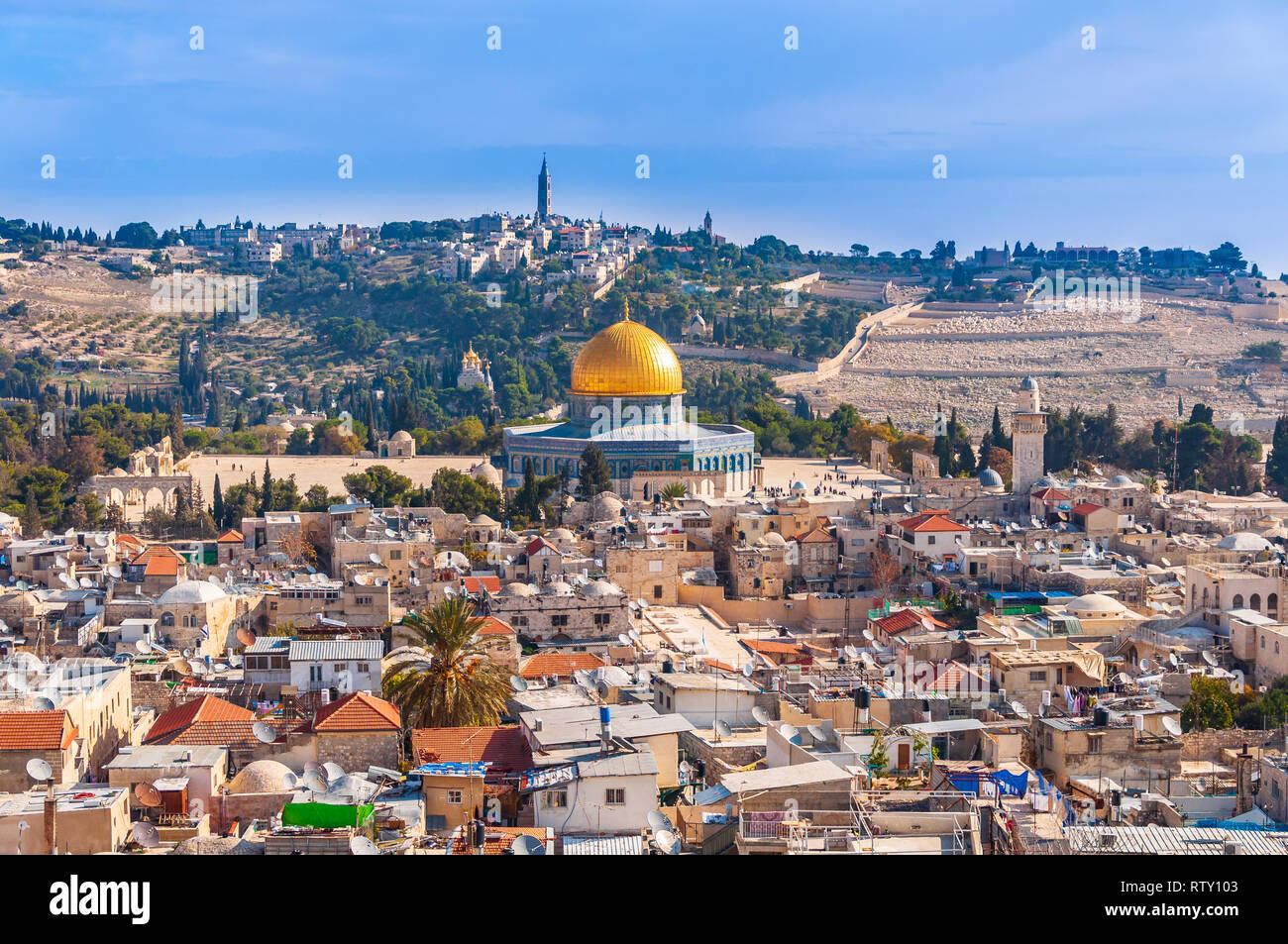 Temple mount pilgrim jerusalem hi-res stock photography and images - Alamy
