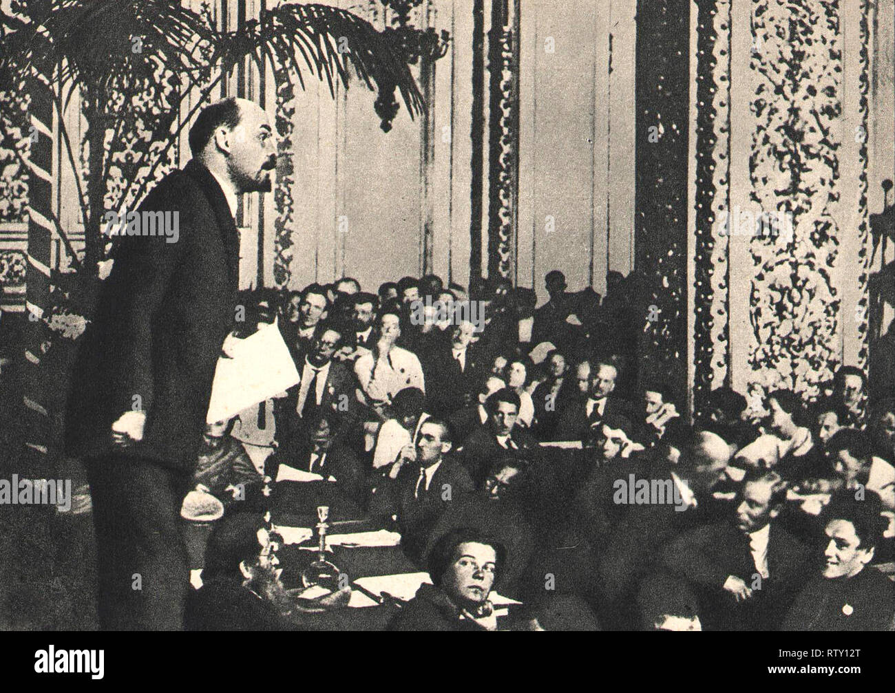 Lenin speech 1917 hi-res stock photography and images - Alamy