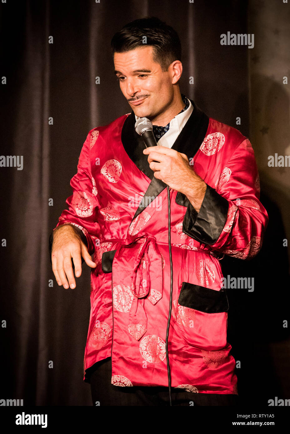 Blue moon cabaret hi-res stock photography and images - Alamy