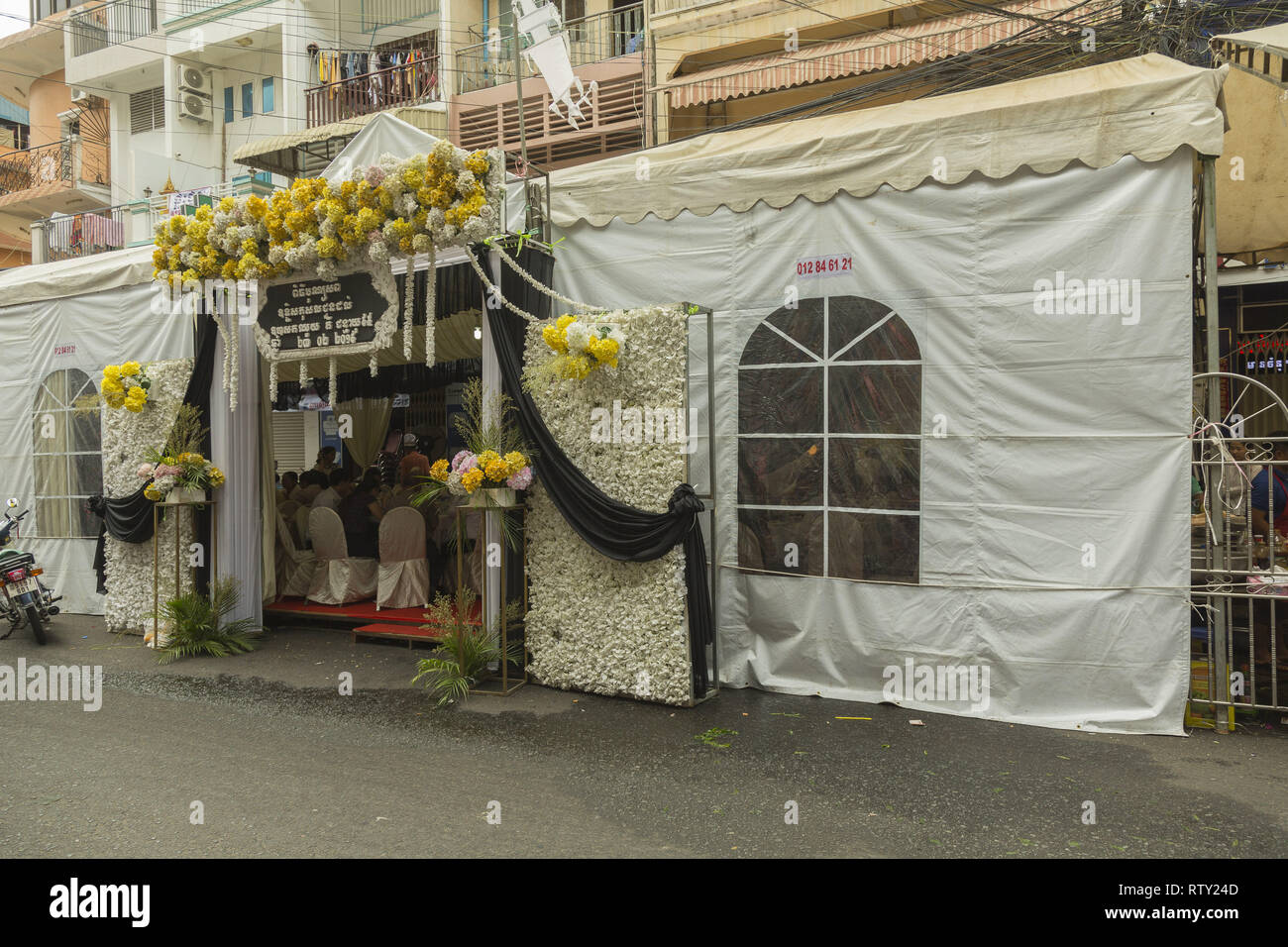 Tent for the funeral ceremony in Phnom Penh Stock Photo - Alamy