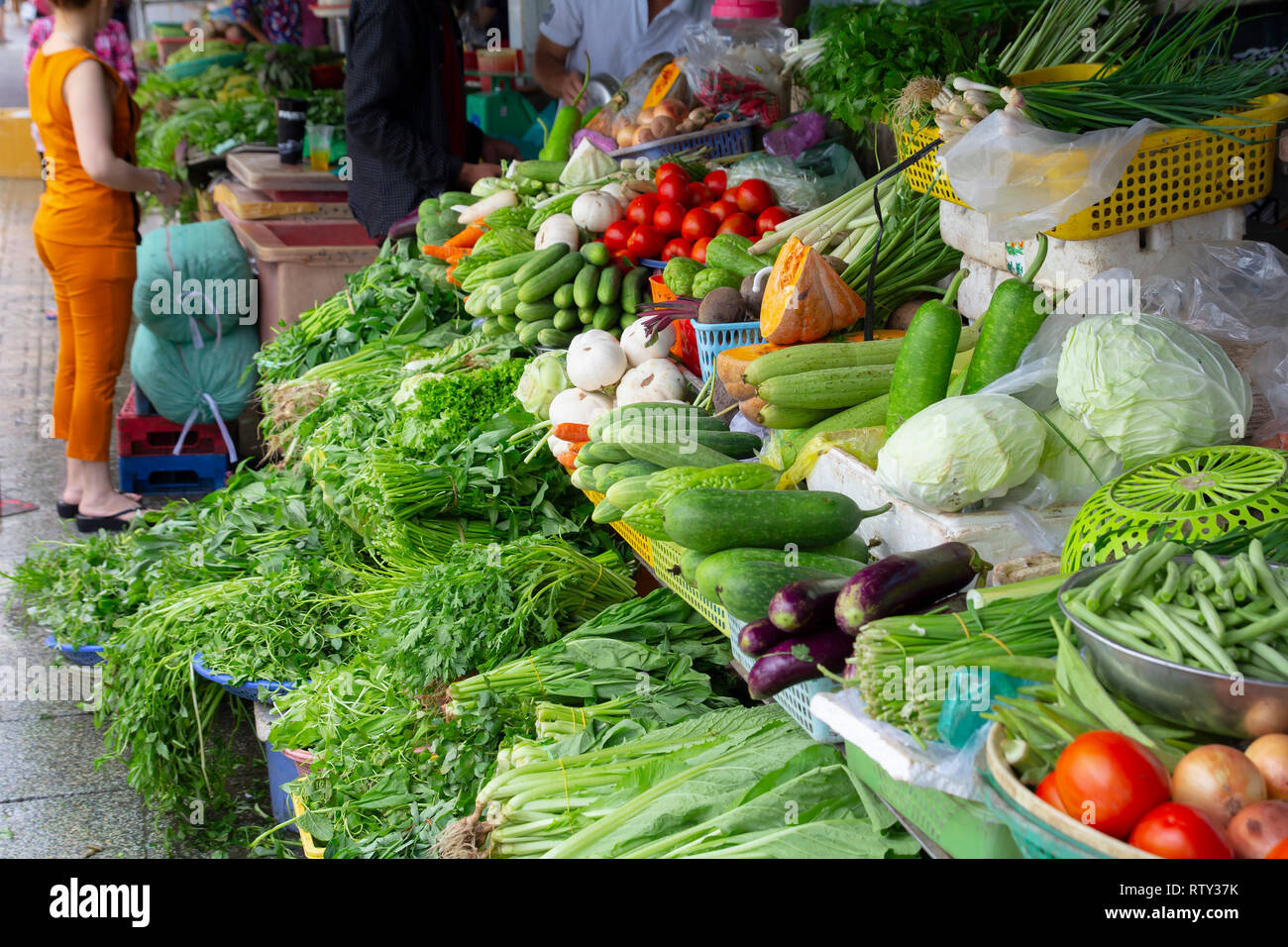 stall with fresh green vegetables on farmers market Stock Photo - Alamy