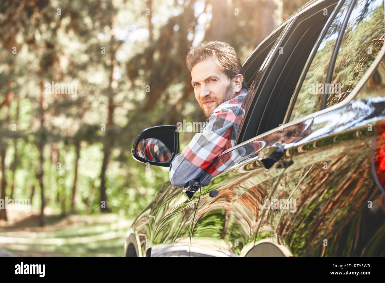 Open front window hi-res stock photography and images - Alamy