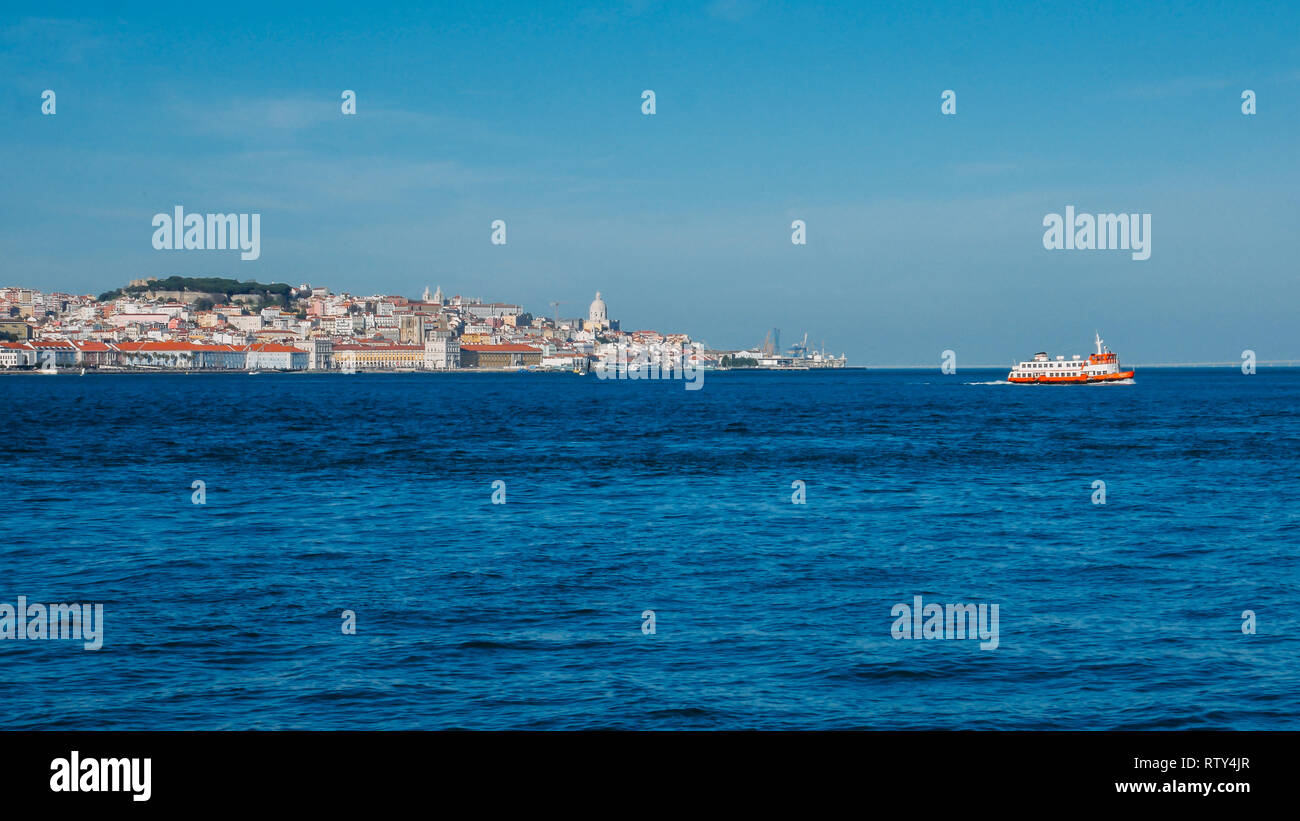 Cacilhas lisbon hi-res stock photography and images - Alamy