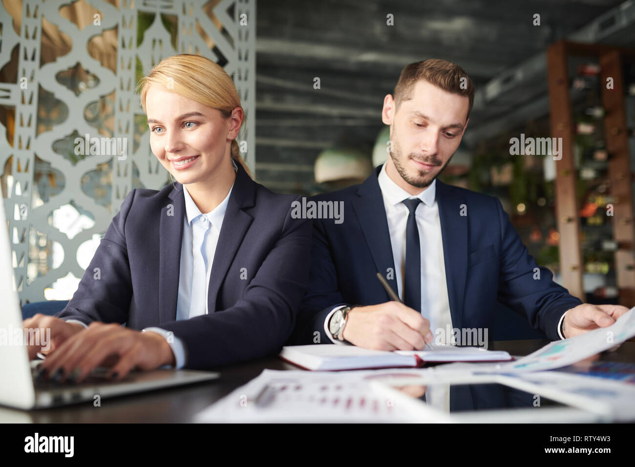 Individual meeting hi-res stock photography and images - Alamy