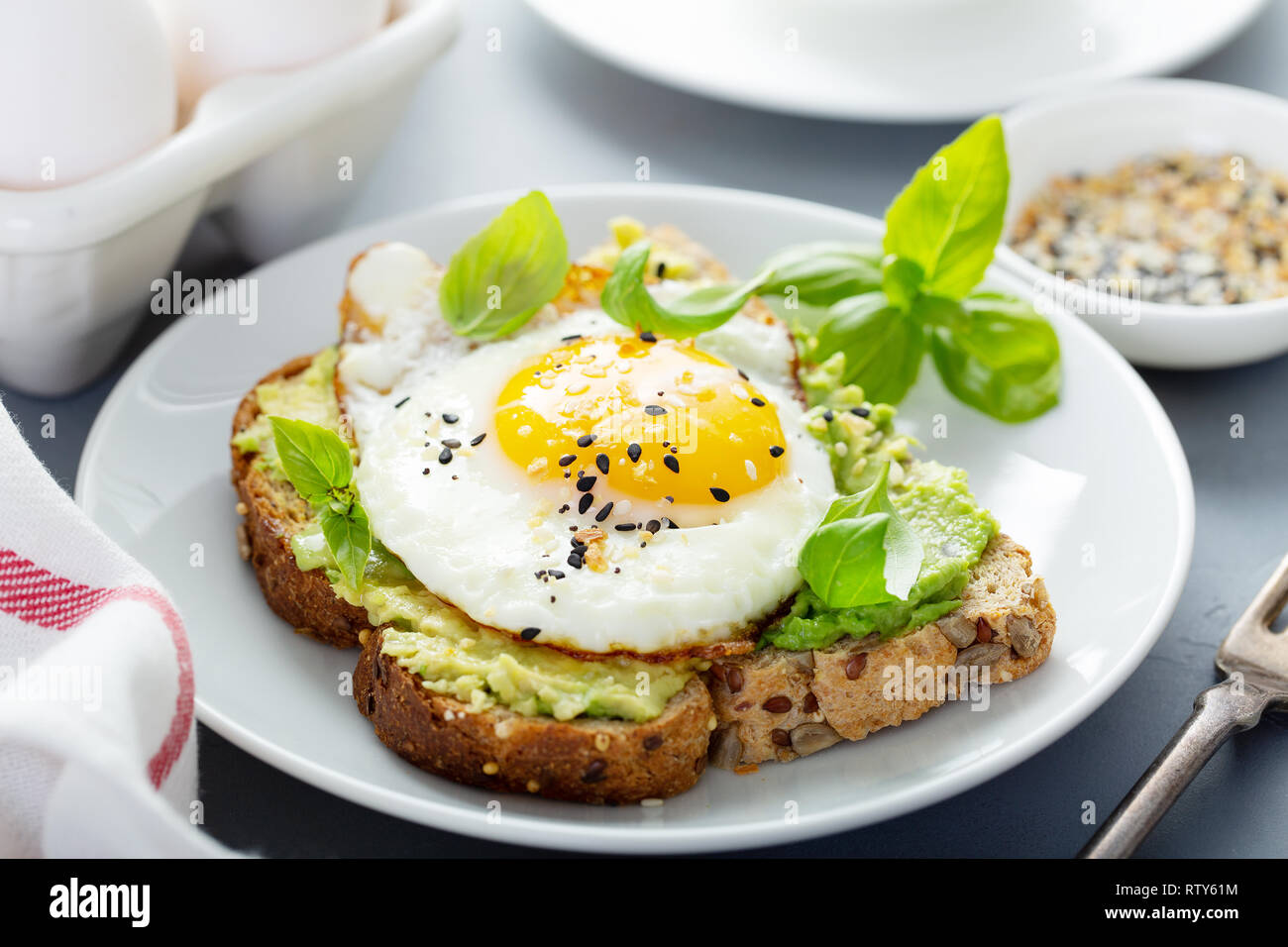 Avocado toast with fried sunny side up egg Stock Photo - Alamy