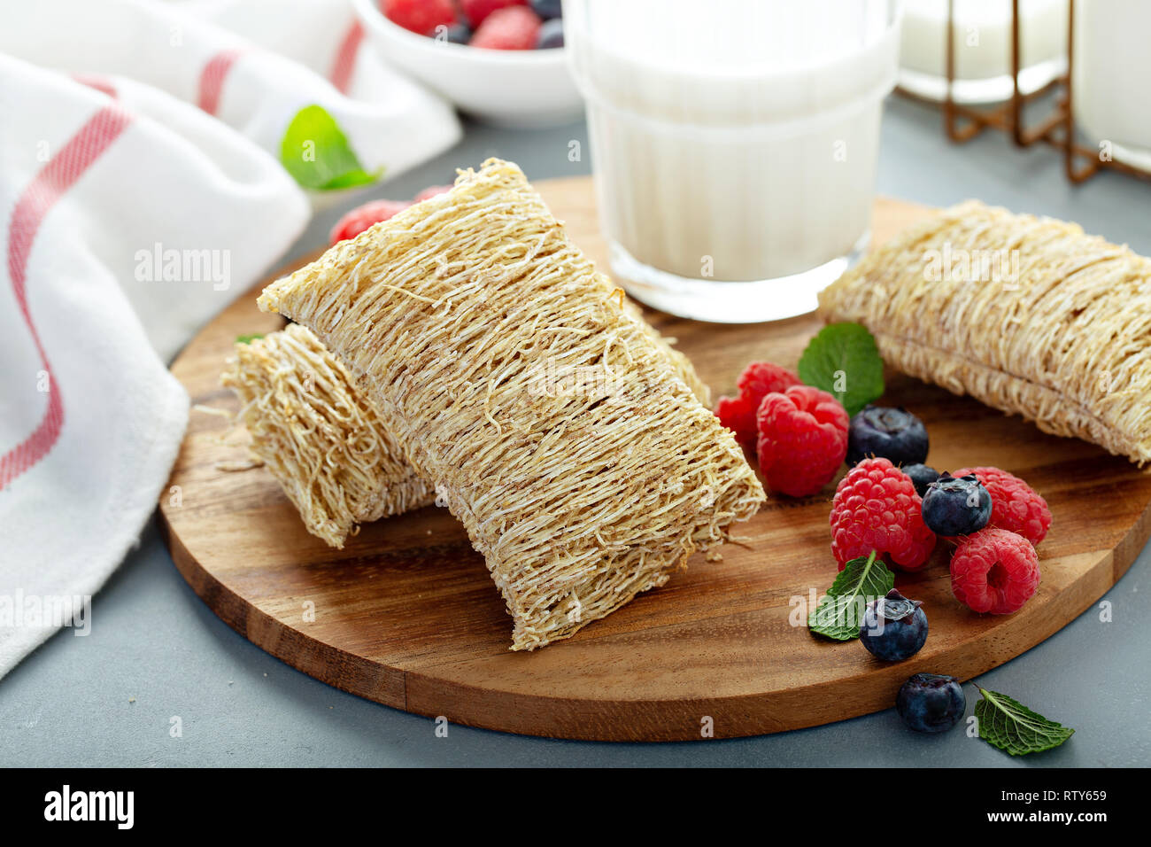 Shredded Wheat Cereal High Resolution Stock Photography and Images - Alamy