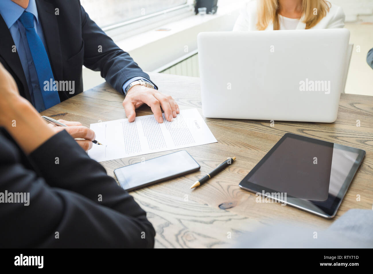 Contract expert hi-res stock photography and images - Alamy