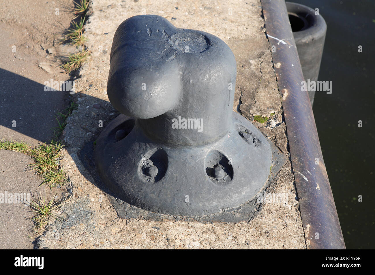 Mooring facility on river hi-res stock photography and images - Alamy