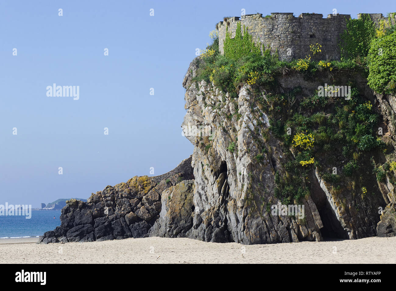 Sheltered rock face hi-res stock photography and images - Alamy