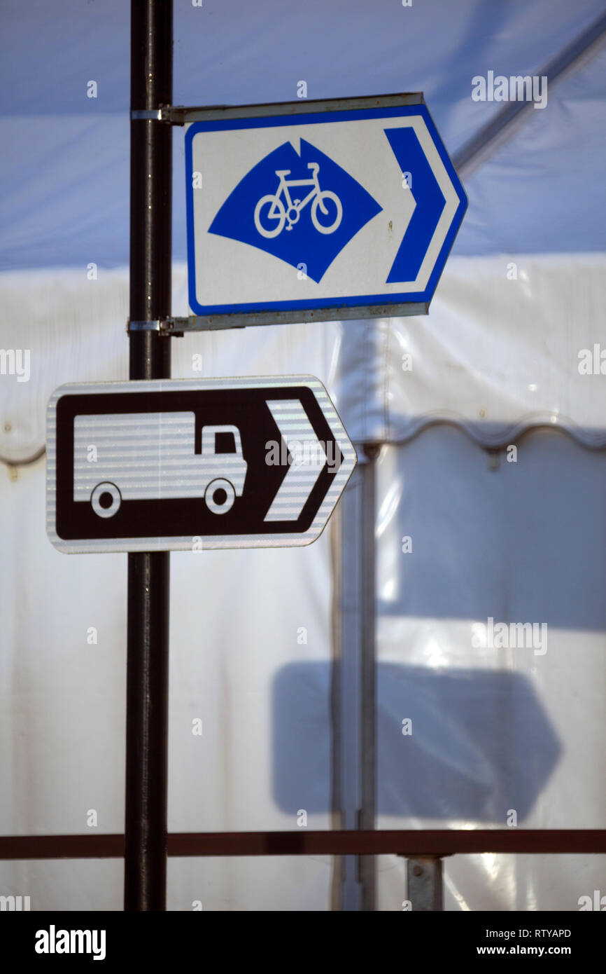Cycling Cycle Track Racing Sign High Resolution Stock Photography and ...