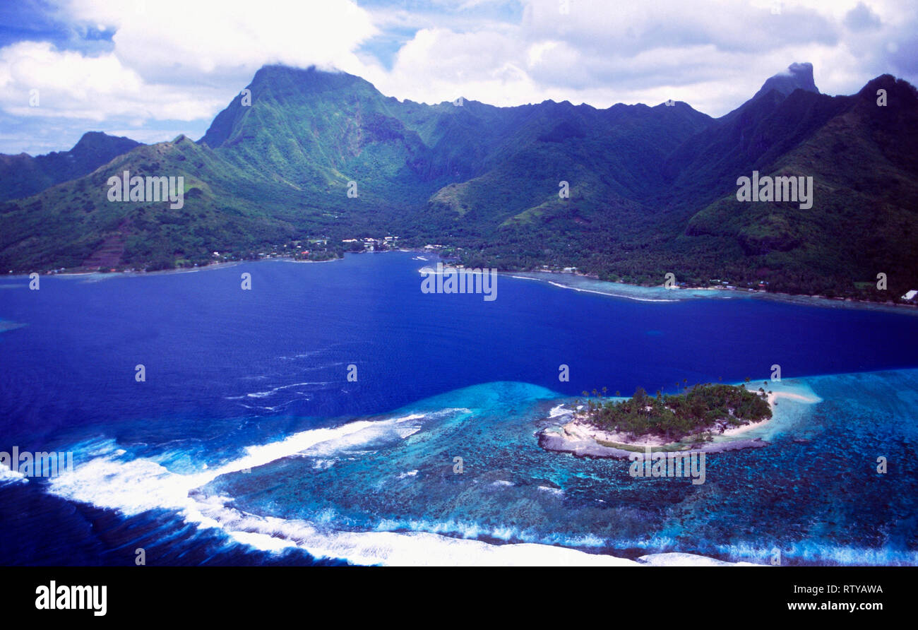 French Polynesia: Cook Bay on Moorea Island Stock Photo - Alamy