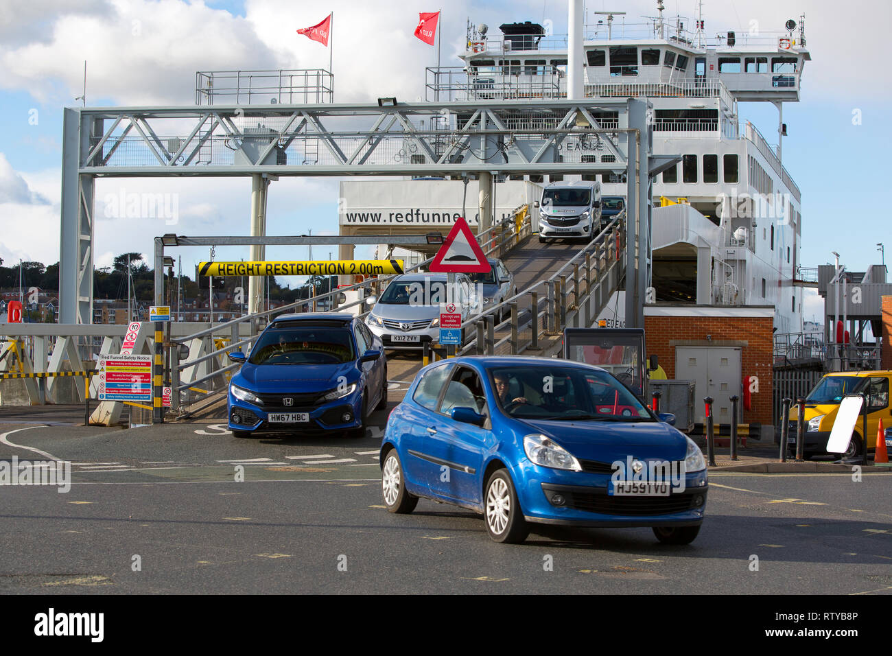 Vehicles, being, unloaded, from, Red Funnel, ferry, terminal, East ...