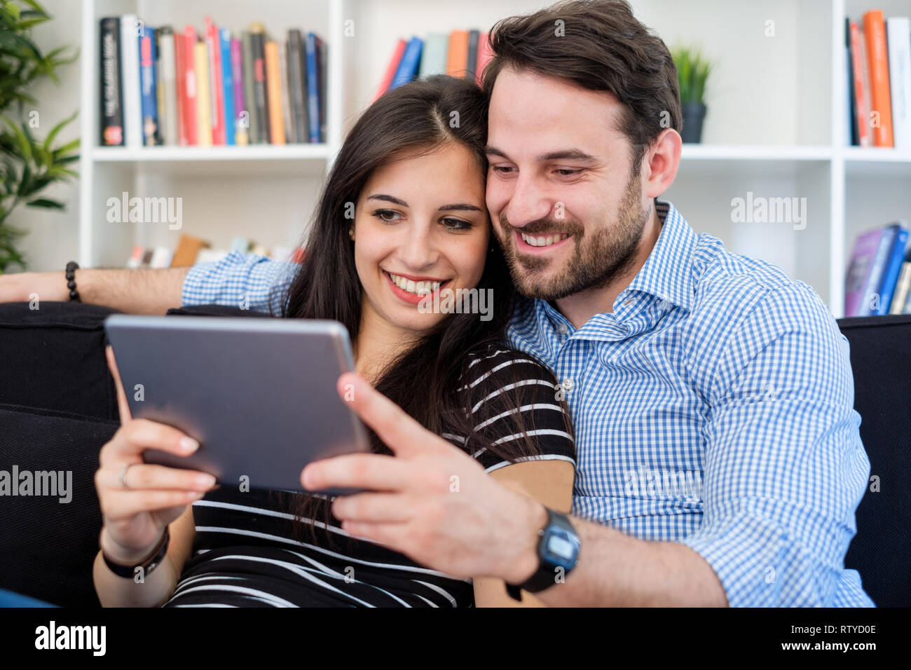 People watching netflix hi-res stock photography and images - Alamy