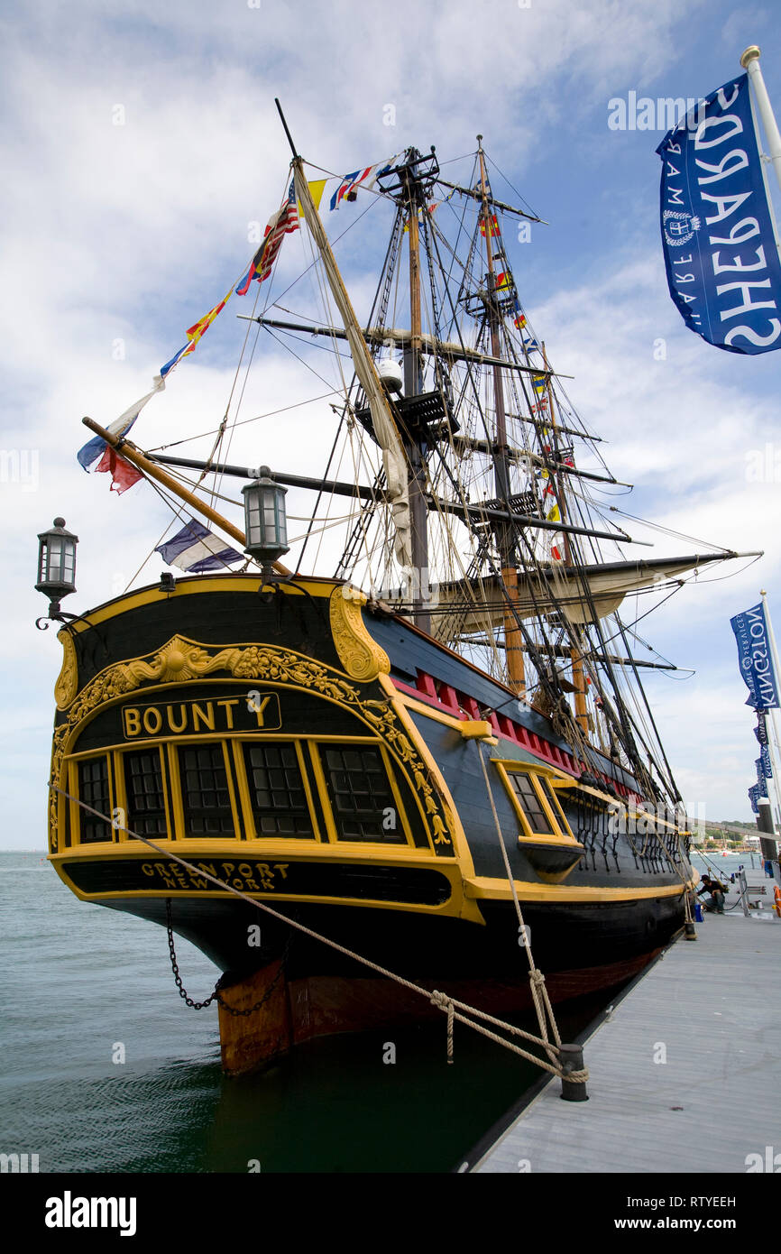 Hms bounty fletcher hi-res stock photography and images - Alamy