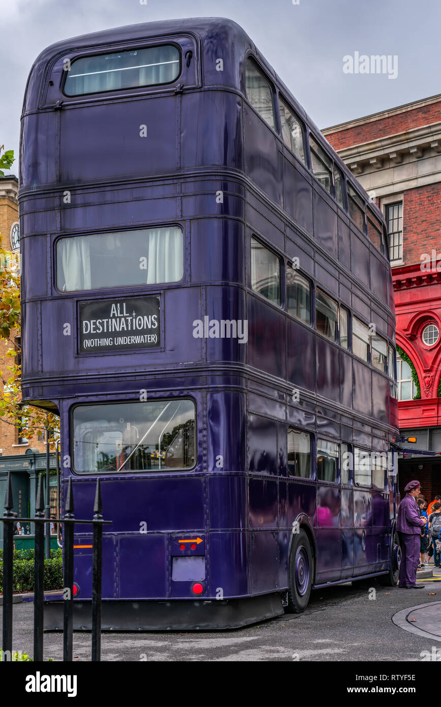 Purple bus hi-res stock photography and images - Alamy