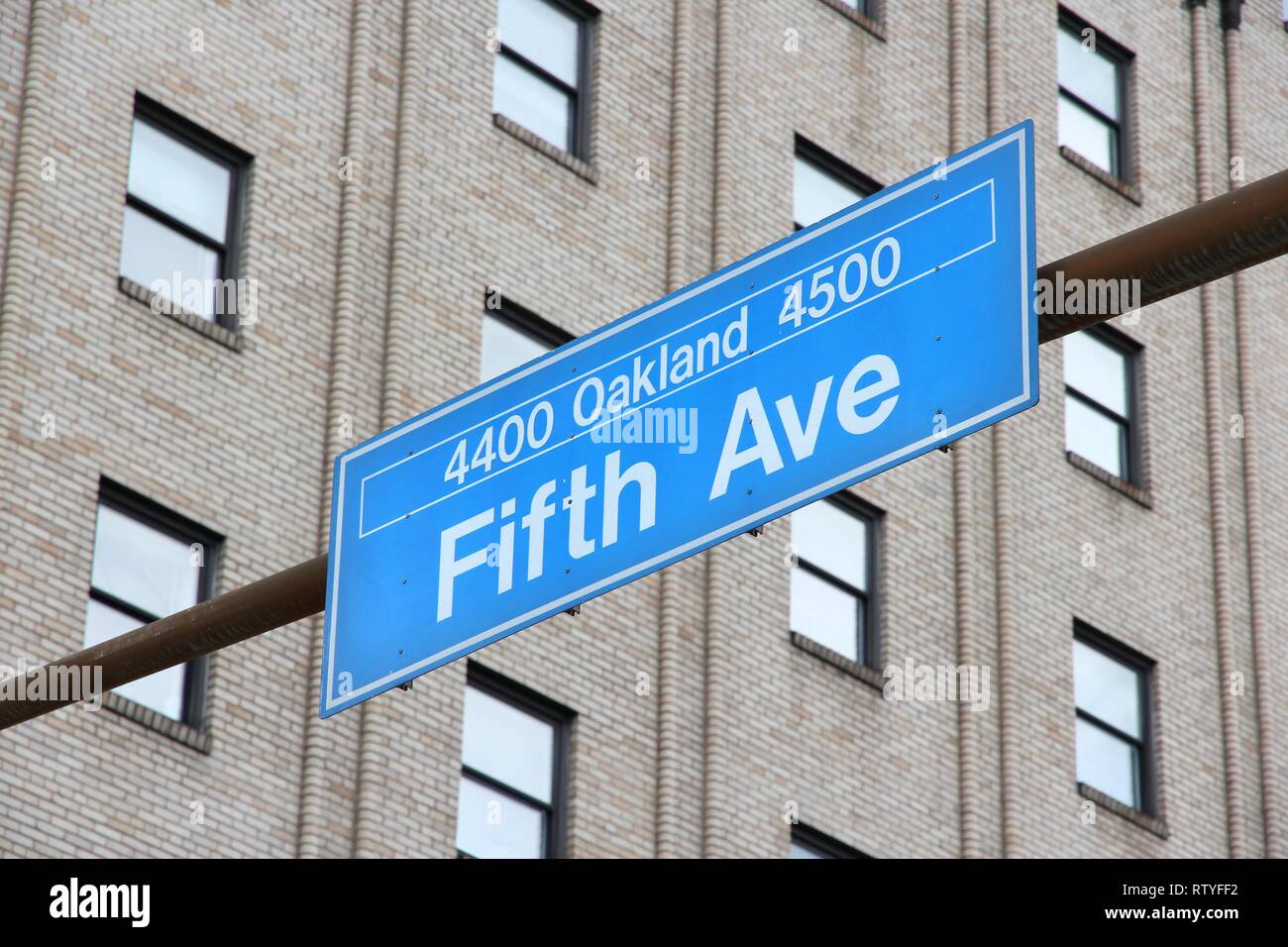 Street in Pittsburgh, Pennsylvania - Fifth Avenue sign Stock Photo - Alamy