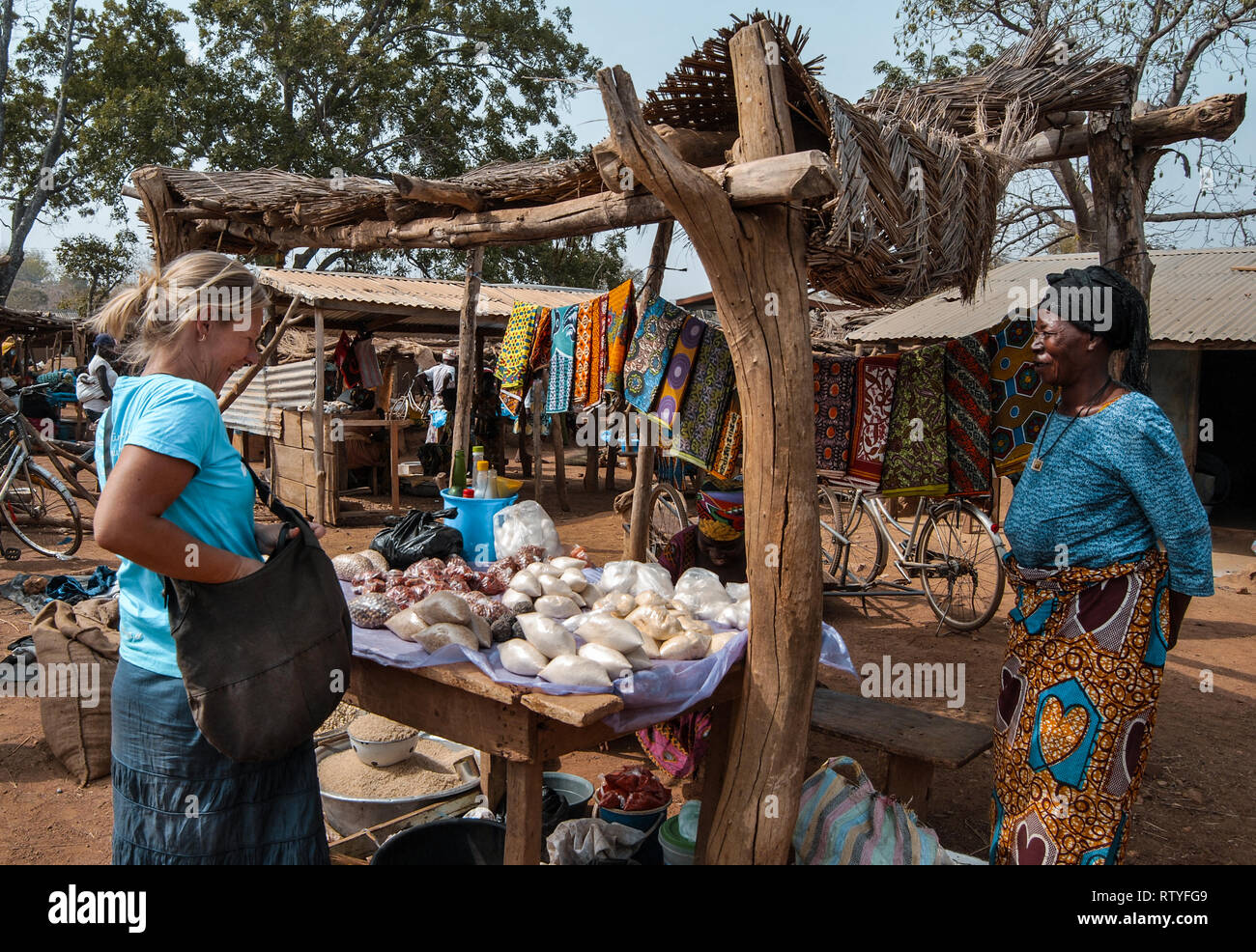 Women market ghana hi-res stock photography and images - Alamy