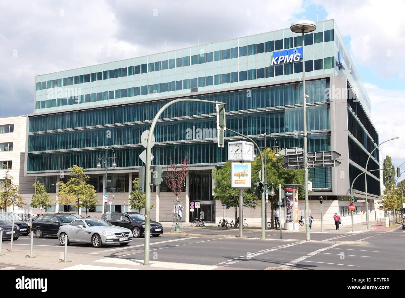 Kpmg building hi-res stock photography and images - Alamy