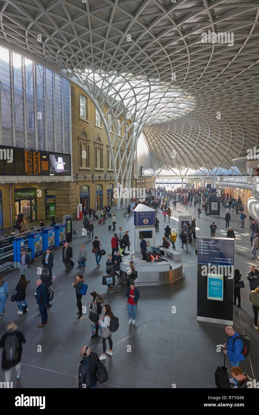 kings cross station london Stock Photo - Alamy