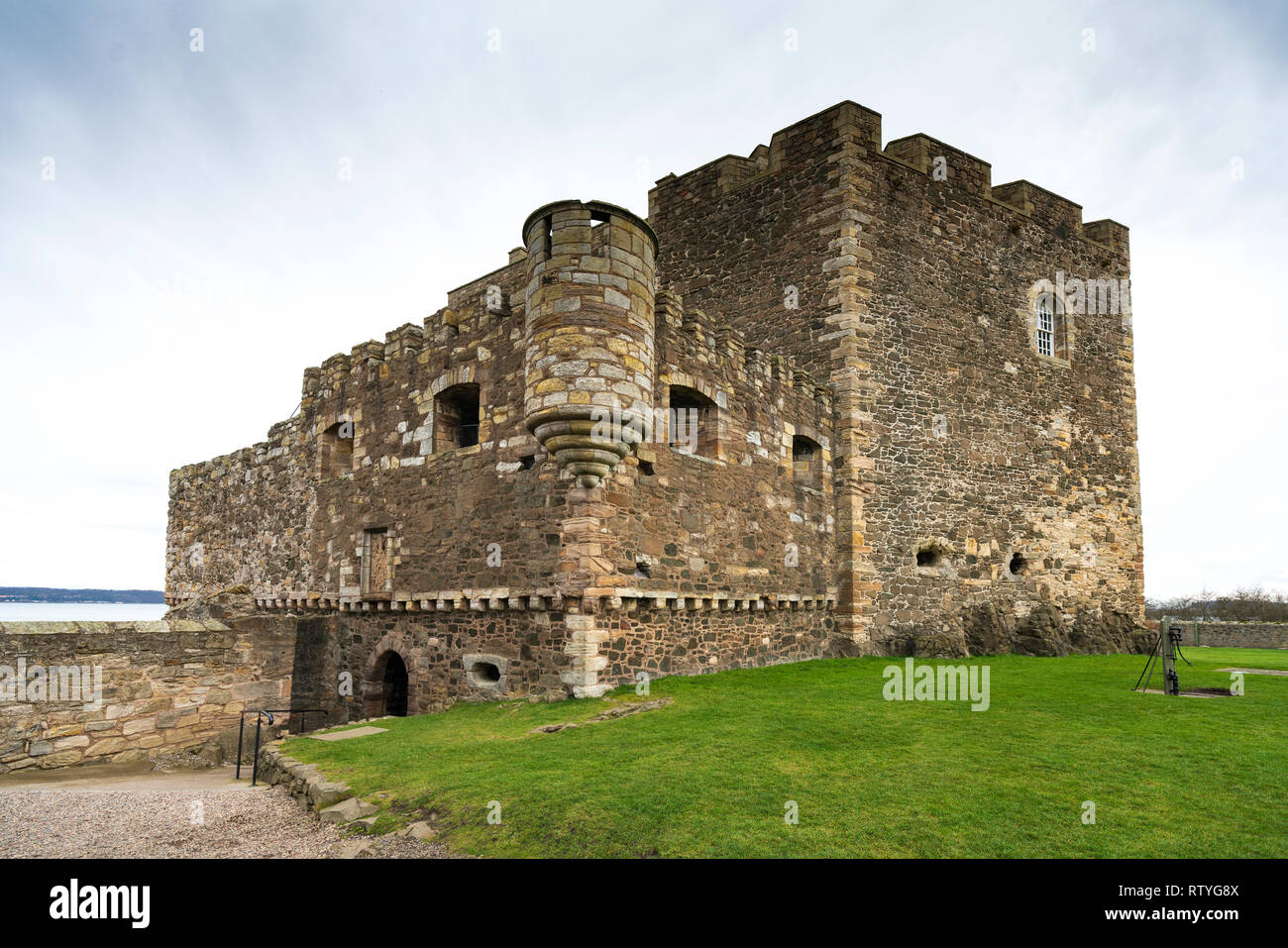 15th century scottish castle hi-res stock photography and images - Alamy