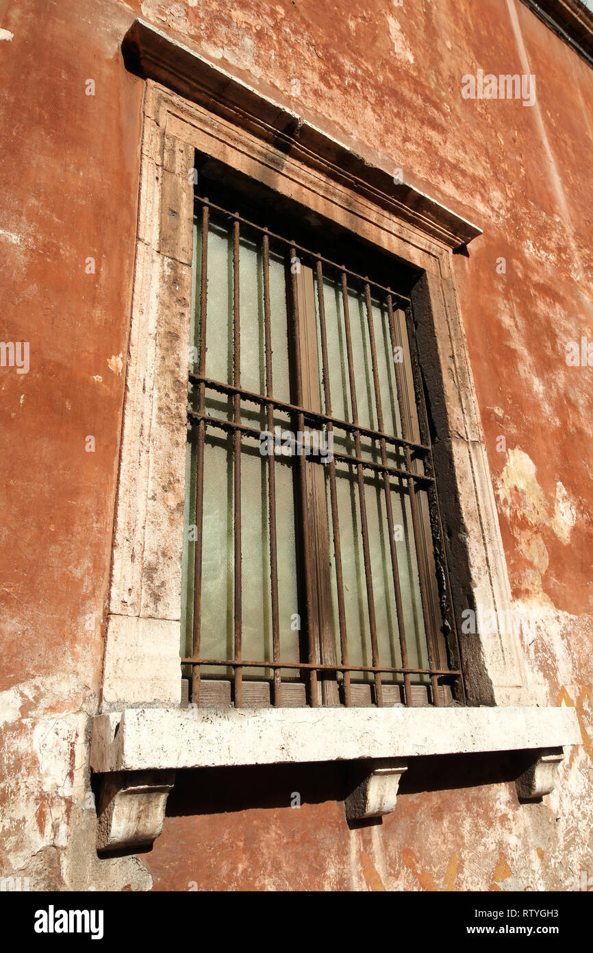 Rome, Italy. Old window, Italian architecture detail Stock Photo - Alamy
