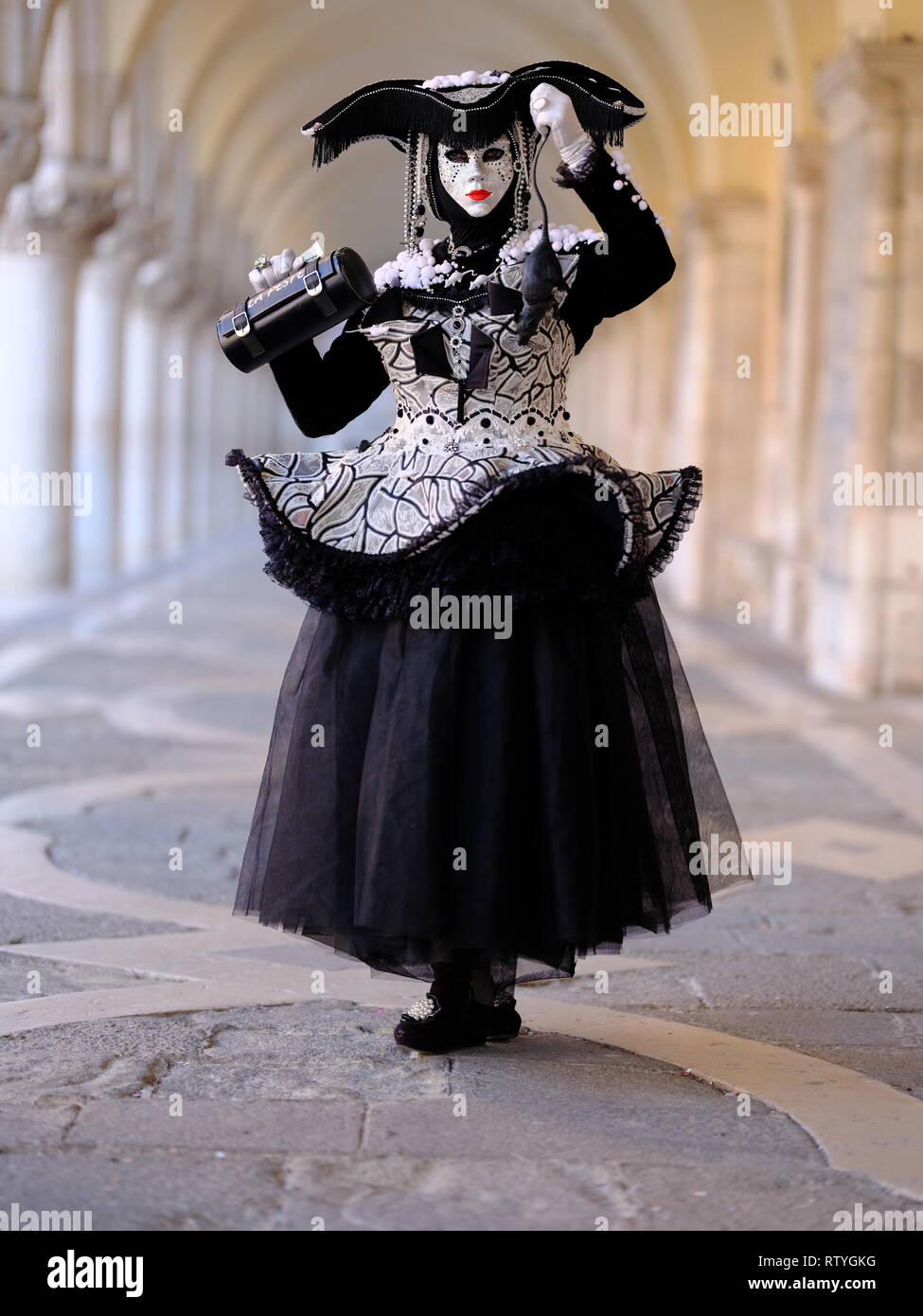 Venice Carnival Mask Festival 2019 Rat catcher Lady in Black costume ...