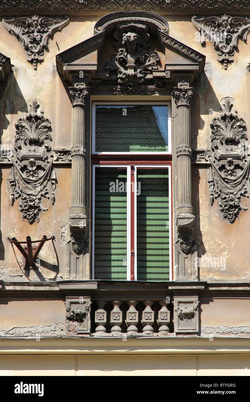 Sculpture window engraving hi-res stock photography and images - Alamy