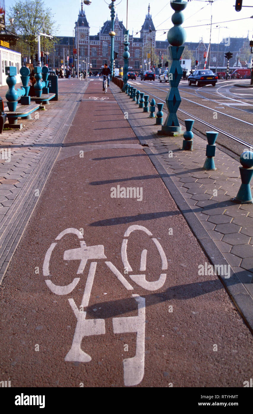 Lanes for bicycles hi-res stock photography and images - Alamy