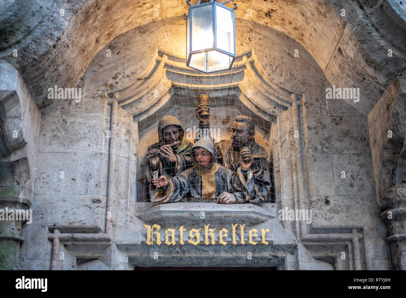 Figures over the entrance of Ratskeller in Munich, Germany Stock Photo ...