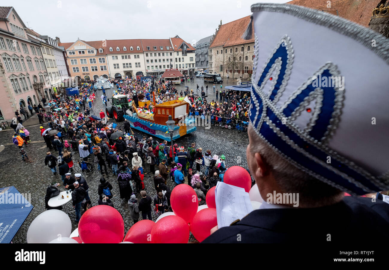 Braunschweig, Germany. 03rd Mar, 2019. Various motif cars drive through ...