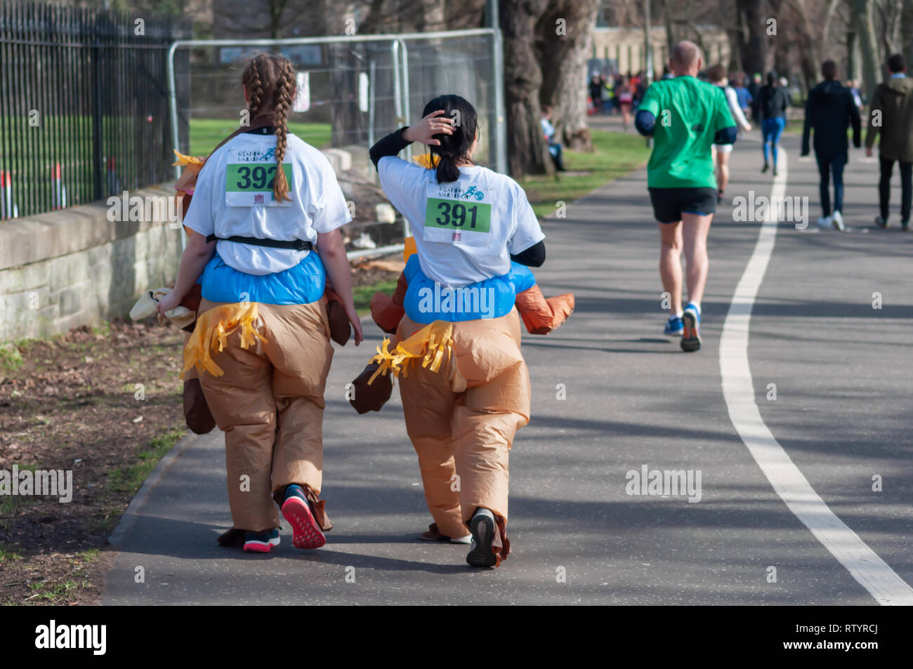 Edinburgh, Scotland, UK. 3rd March, 2019. Two female runners wearing ...