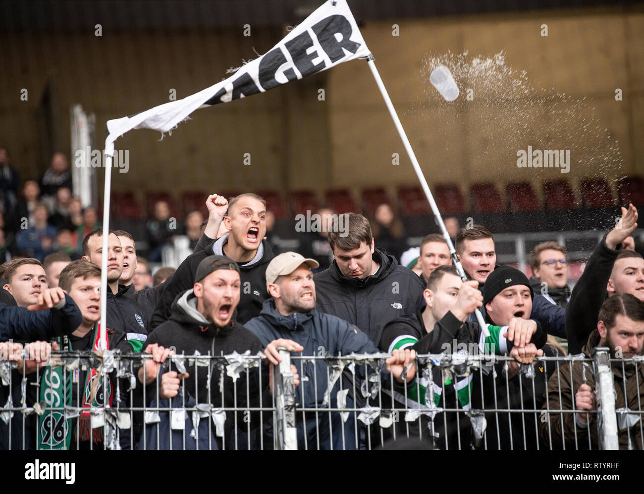 Angry fans arena hi-res stock photography and images - Alamy