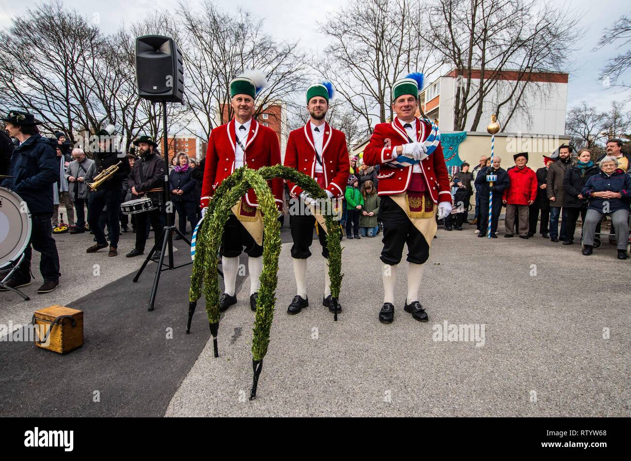 Men wearing stockings hi-res stock photography and images - Alamy