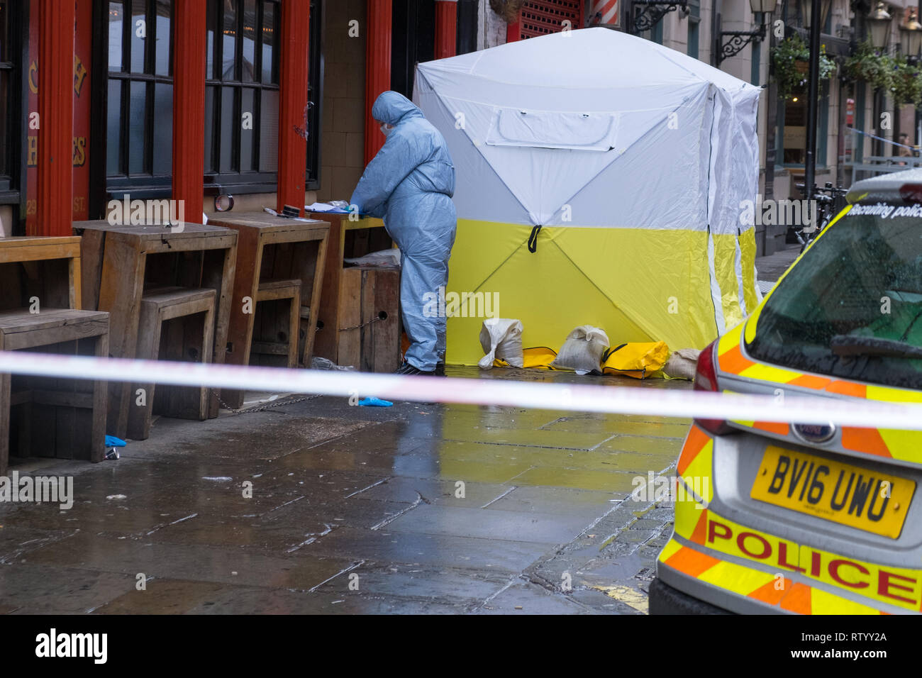 Crime scene tent hi-res stock photography and images - Alamy