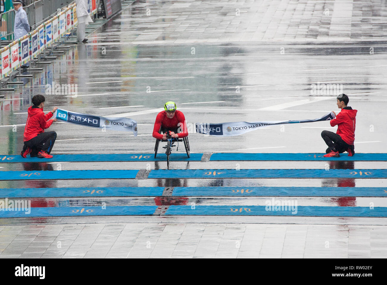 2019/03/03 Tokyo, Tokyo Marathon 2019. 2nd winner wheelchair, Romanchuk ...