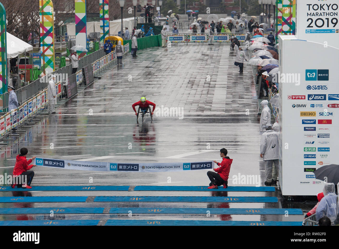 2019/03/03 Tokyo, Tokyo Marathon 2019. 2nd winner wheelchair, Romanchuk ...