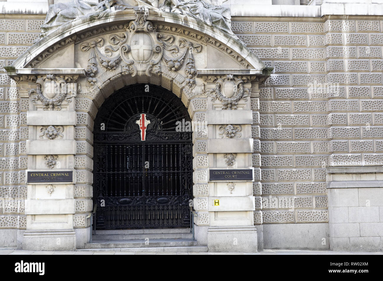 Front gates of the Central criminal court in London Stock Photo - Alamy