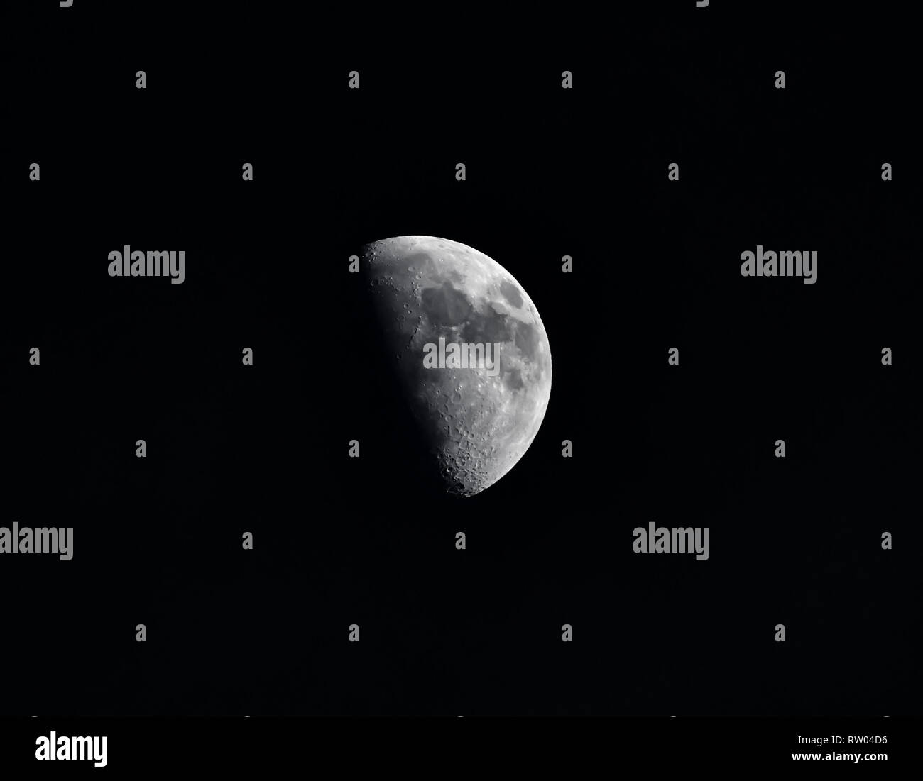 Detailed shot of the Moon at night over dark sky Stock Photo - Alamy