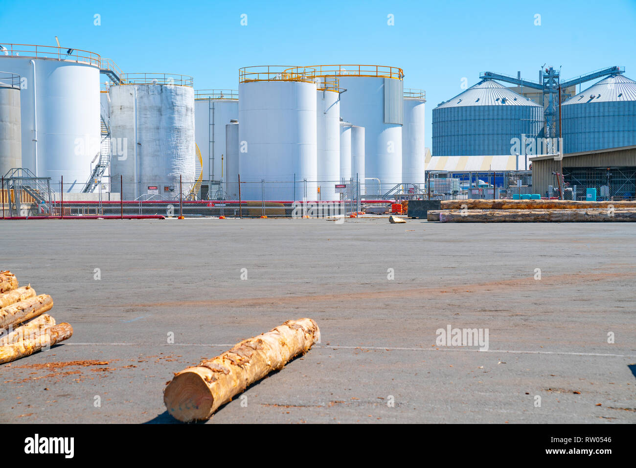 White tanks hi-res stock photography and images - Alamy