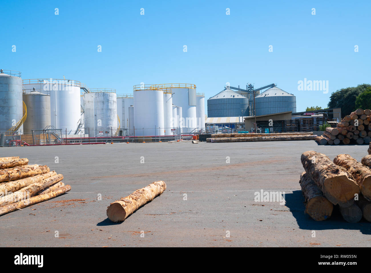 White tanks hi-res stock photography and images - Alamy