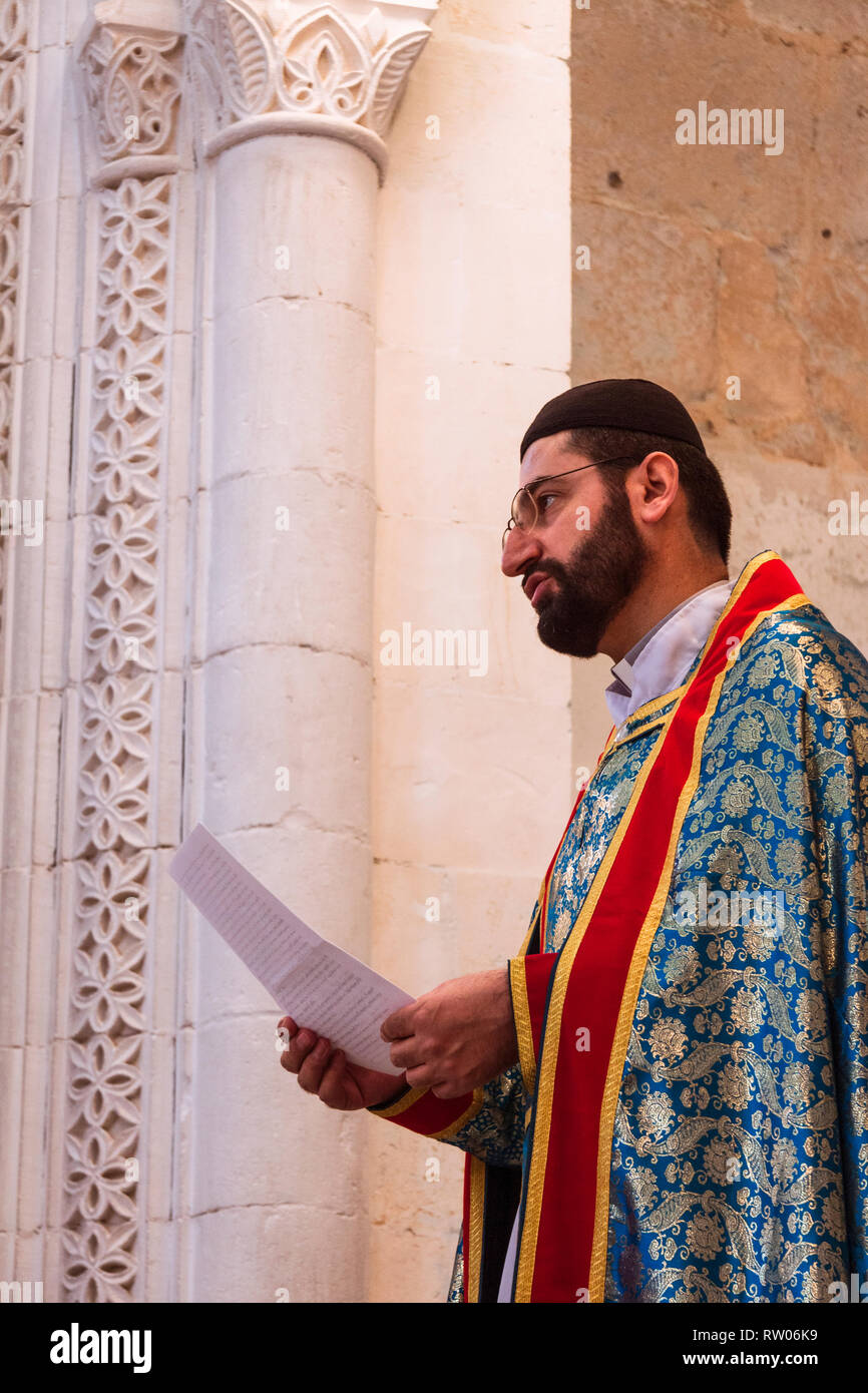 Midyat, Mardin province, Turkey : A priest celebrates mass at a Syriac ...