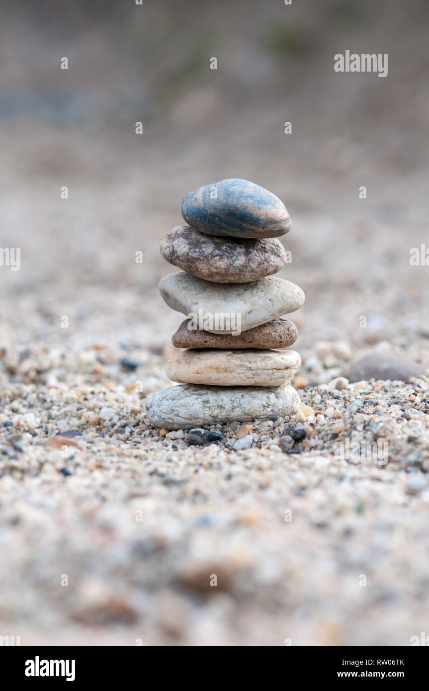 Small balancing stones sitting on other rocks Stock Photo - Alamy
