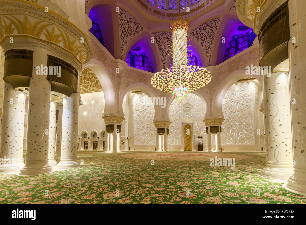 Sheikh zayed grand mosque and carpet hi-res stock photography and ...