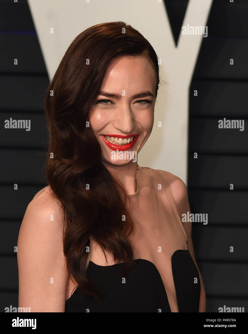 BEVERLY HILLS, CALIFORNIA - FEBRUARY 24: Elizabeth Jagger attends 2019 ...