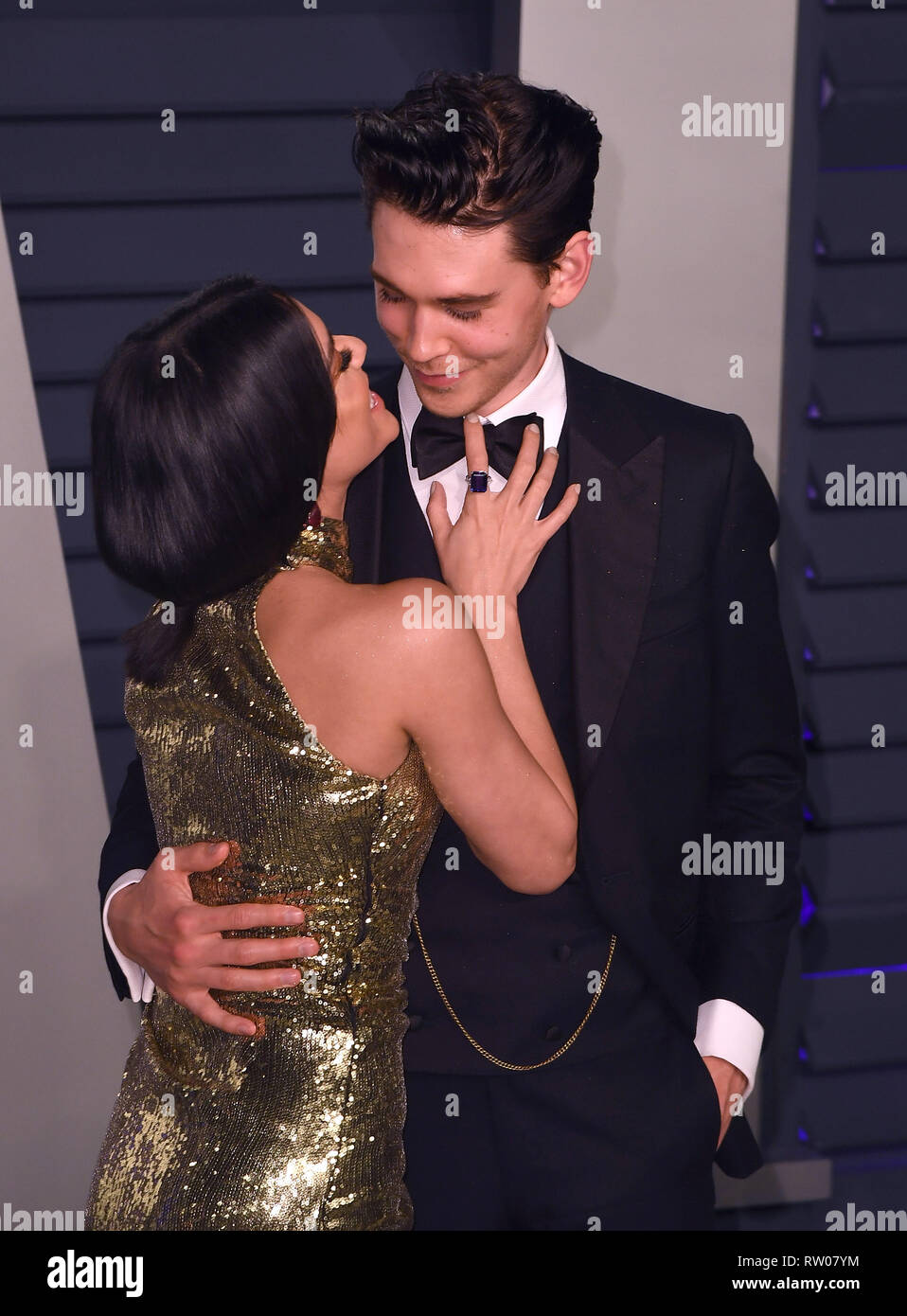 BEVERLY HILLS, CALIFORNIA - FEBRUARY 24: Vanessa Hudgens, Austin Butler ...