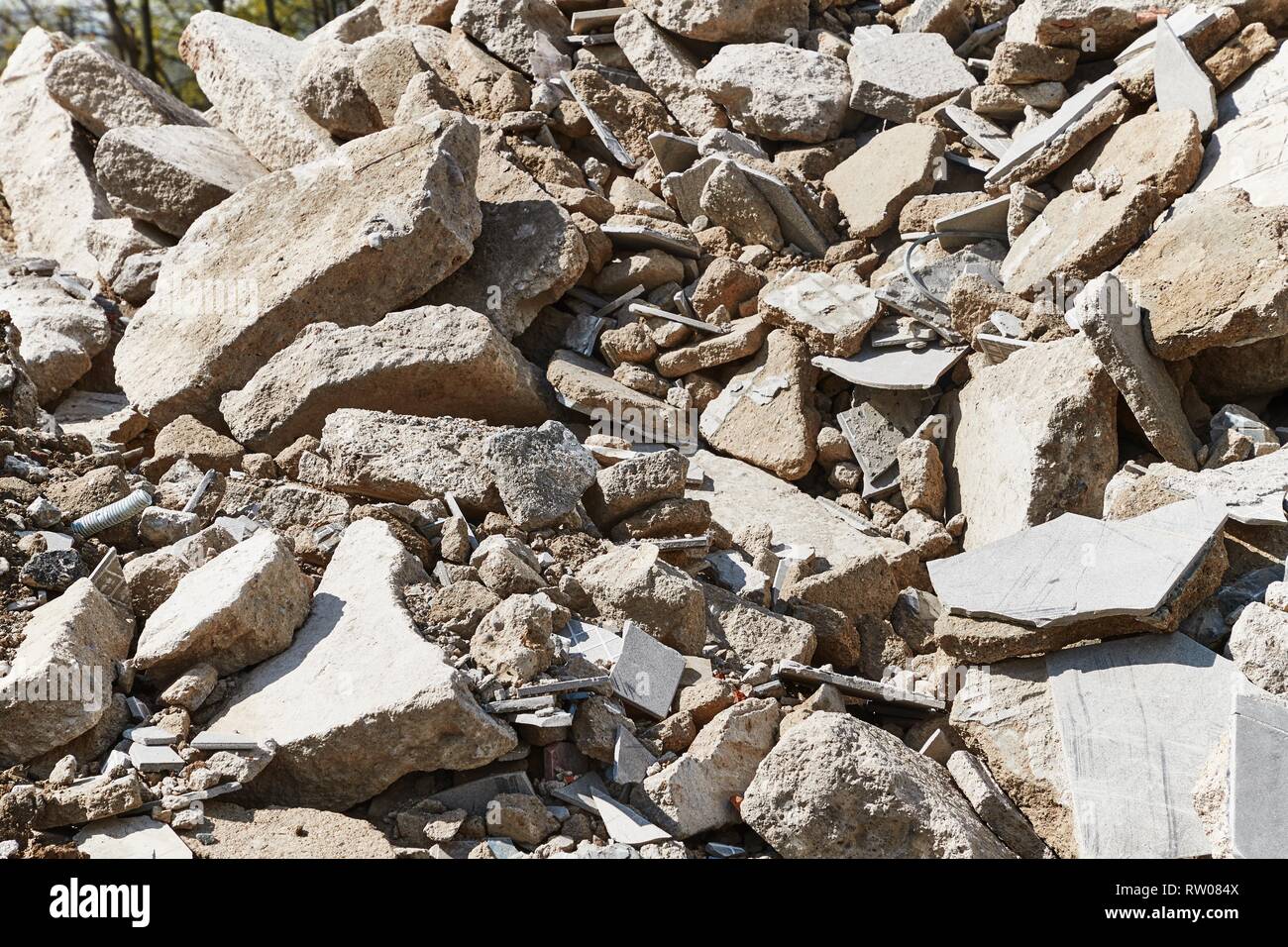 Pile of debris Stock Photo - Alamy