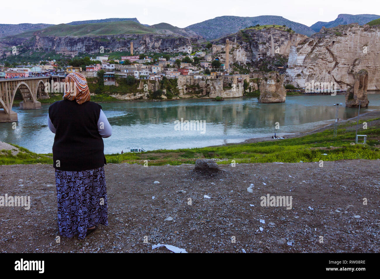 Hasankeyf, Batman province, Turkey : A Turkish woman looks at the ...